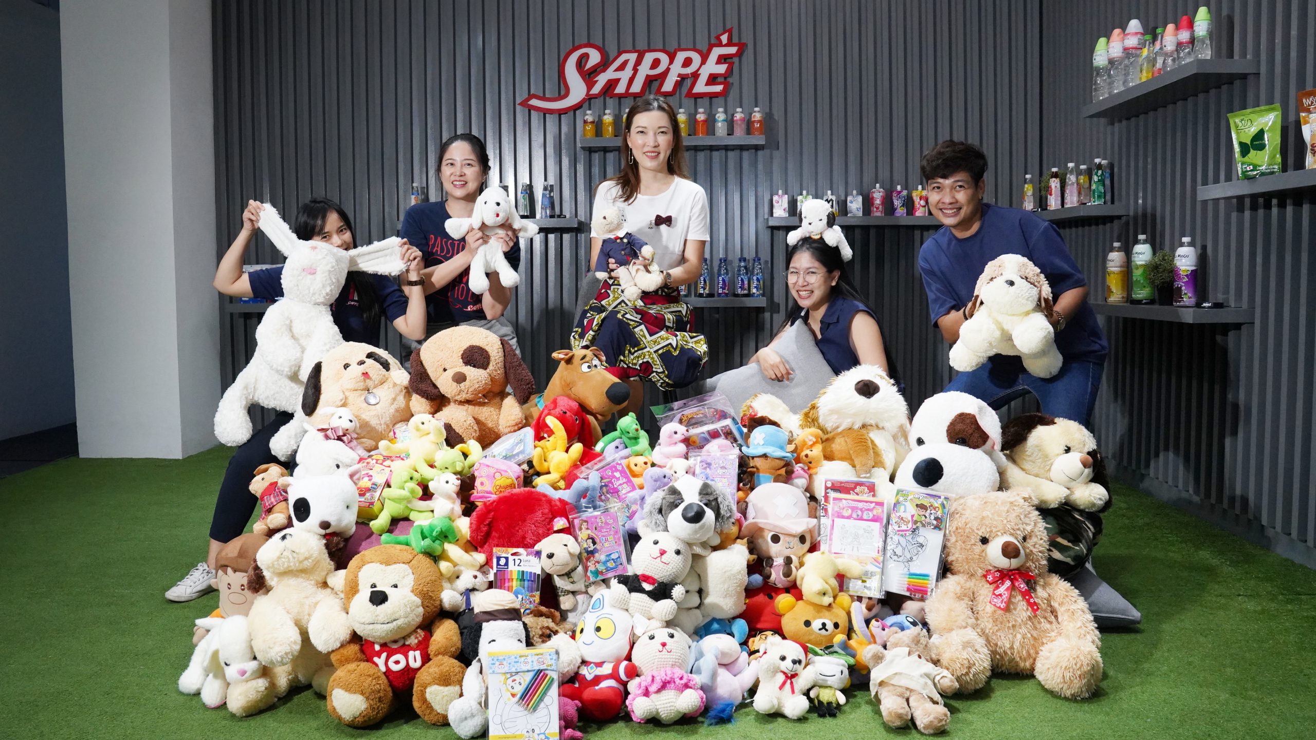 SAPPE ส่งมอบตุ๊กตาให้แก่น้องๆ มูลนิธิเด็กอ่อนในสลัมฯ เนื่องในวันเด็ก ...